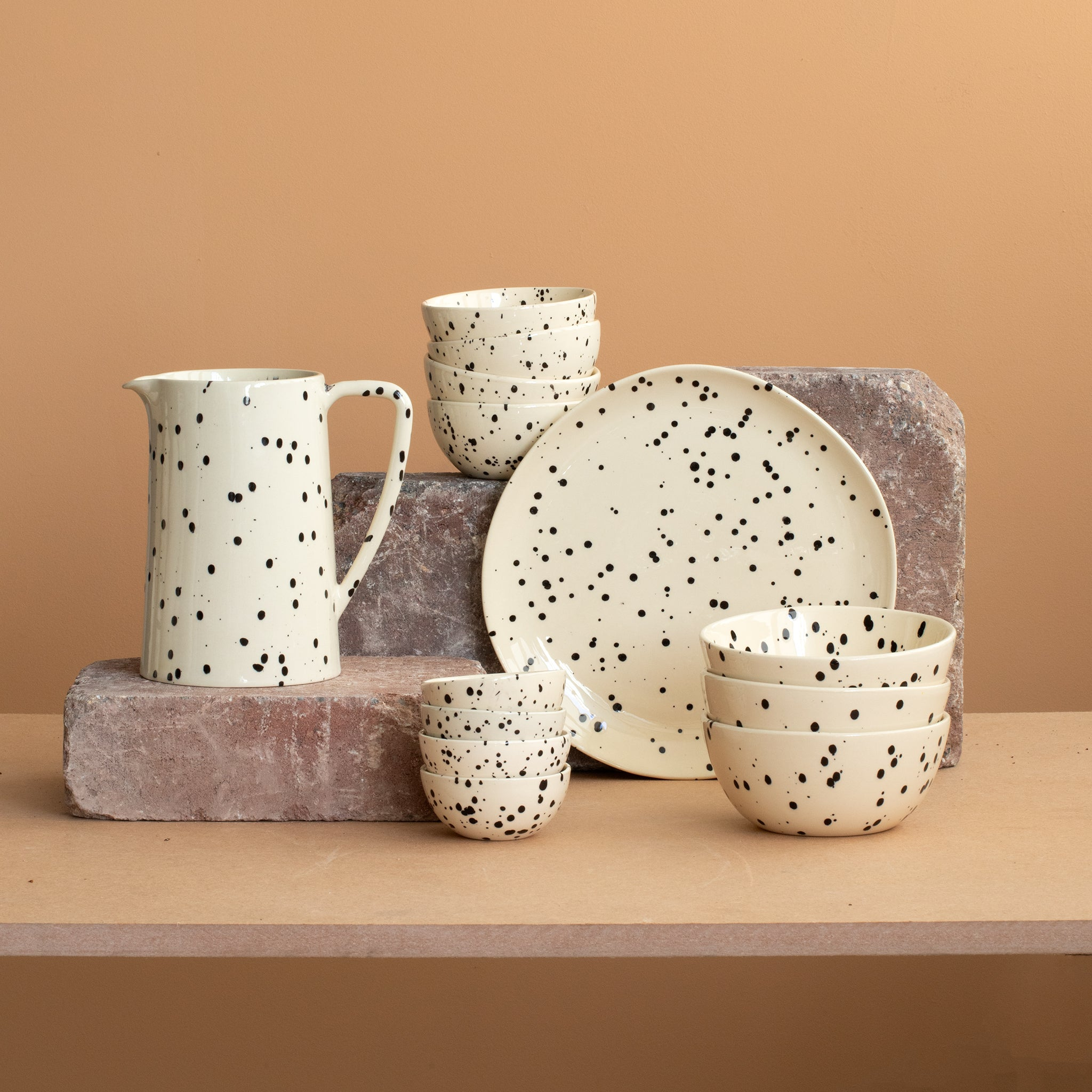 Black Dots - Tableware with black color dots - Atelier Agave